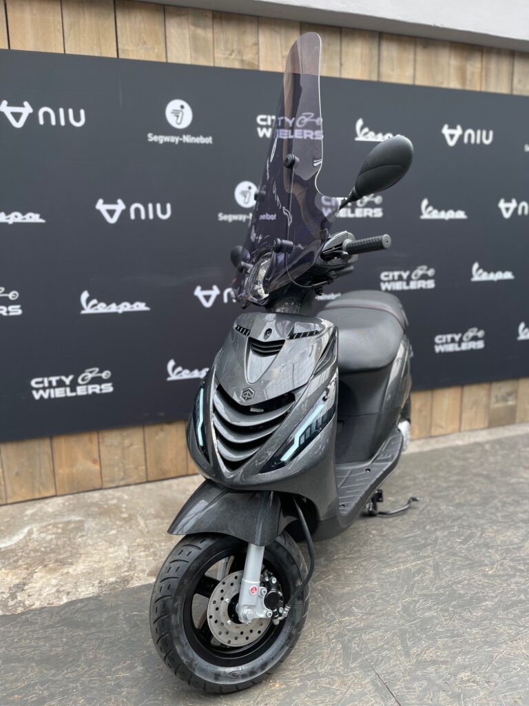 Piaggio Zip 45km Bromfiets Psychedelic Zwart City Tweewielers